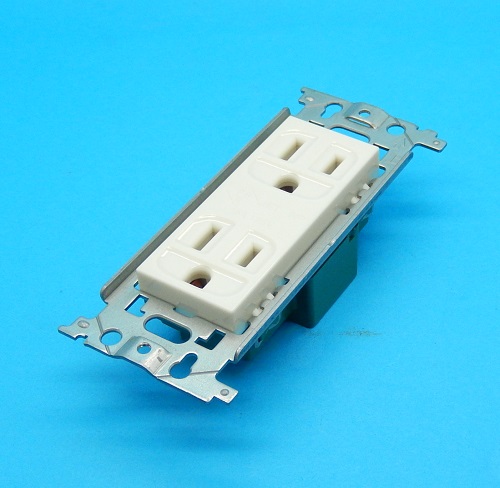 WN1512K(2個入) 埋込接地ダブルコンセント パナソニック ランクS中古品 / FA機器・制御機器の買取、販売はワイデンへ