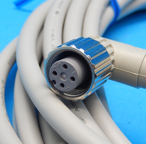 XS2F-D422-GC0-F ケーブル付丸型防水コネクタ オムロン ランクS中古品 / FA機器・制御機器の買取、販売はワイデンへ