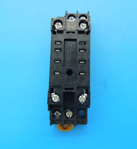 PYF08A-E 角型ソケット8ピン オムロン ランクS中古品 / FA機器・制御機器の買取、販売はワイデンへ