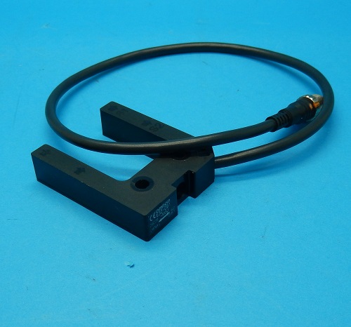 E3Z-G61-M3J 0.3m アンプ内蔵形光電センサ(溝型タイプ) オムロン ランクA中古品 / FA機器・制御機器の買取、販売はワイデンへ